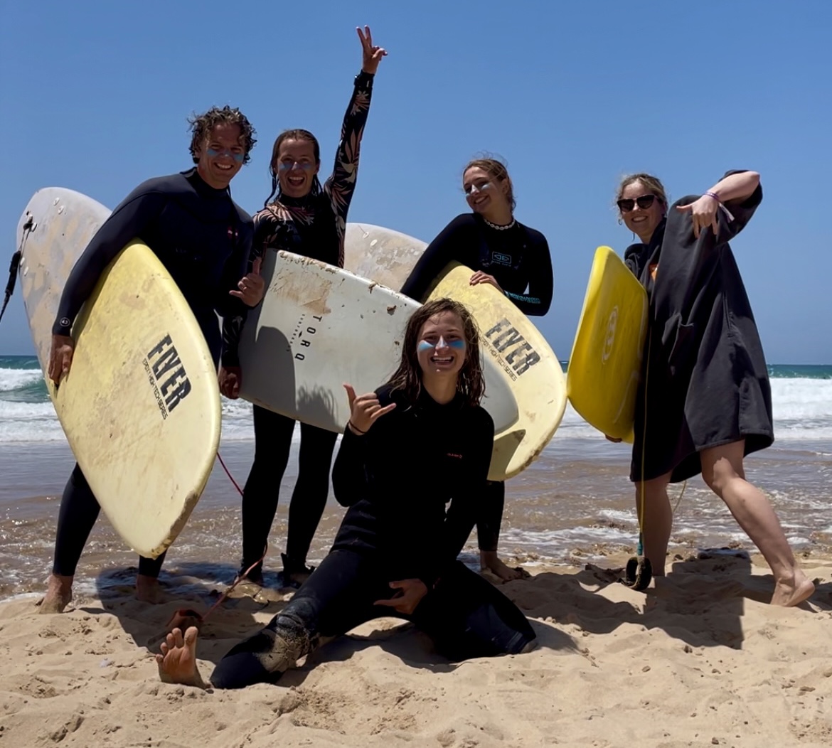 Svět je příliš velký, abych ho jen sledovala z okna našeho ateliéru ...